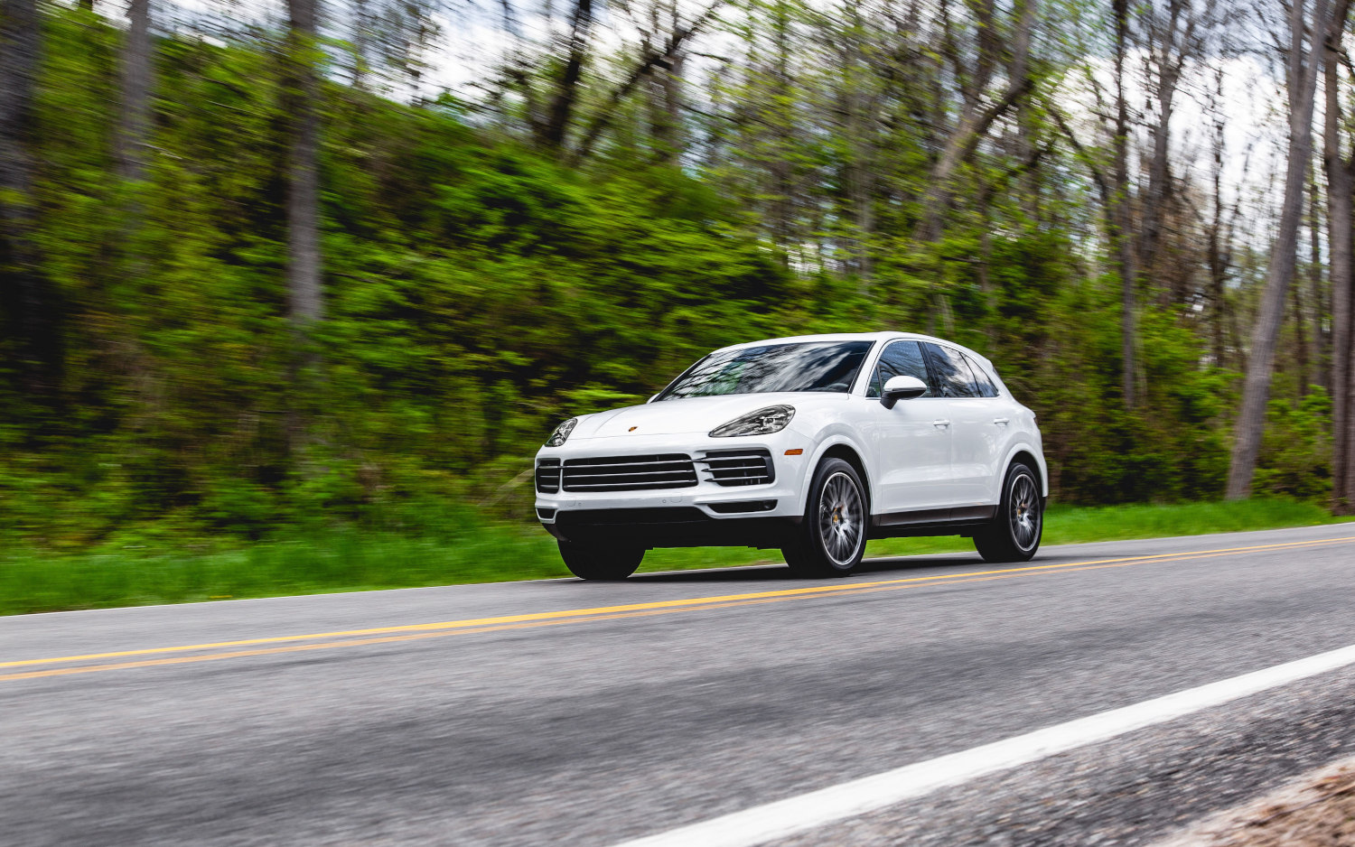 Comparison - Jaguar F-Pace SVR 2019 - vs - Porsche Cayenne E-Hybrid 2019 | SUV Drive